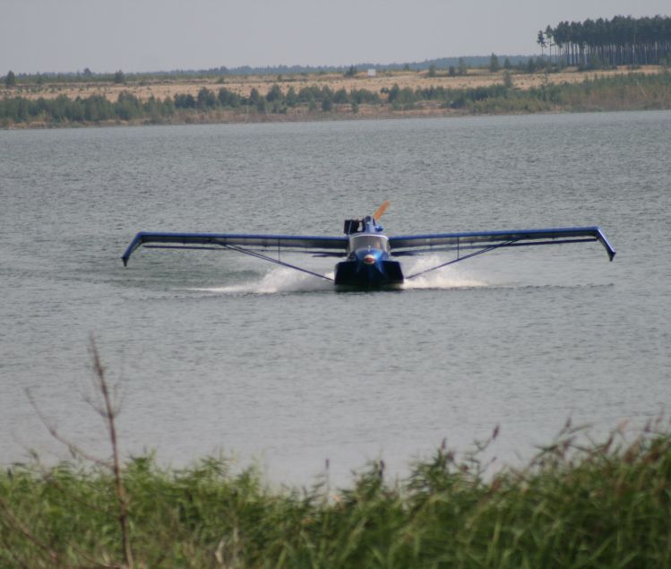 AVID FLYER AMPHIBIAN